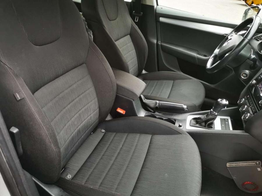 White Skoda Octavia 2015 in Vilnius, with an engine capacity of 1.60 L and mileage of 246 thousand km for 6633 €, photo 13 on AUTOMOTO.COM.LV