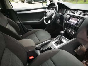 White Skoda Octavia 2015 in Vilnius, with an engine capacity of 1.60 L and mileage of 246 thousand km for 6633 €, photo 14 on AUTOMOTO.COM.LV