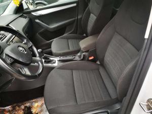 White Skoda Octavia 2015 in Vilnius, with an engine capacity of 1.60 L and mileage of 246 thousand km for 6633 €, photo 15 on AUTOMOTO.COM.LV