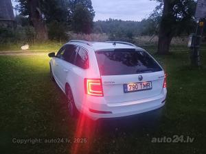 White Skoda Octavia 2015 in Torva, with an engine capacity of 2.00 L and mileage of 390 thousand km for 7500 €, photo 9 on AUTOMOTO.COM.LV