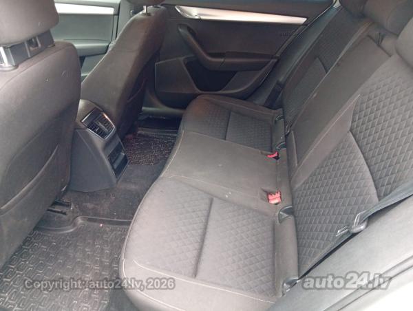 White Skoda Octavia 2015 in Torva, with an engine capacity of 2.00 L and mileage of 390 thousand km for 7500 €, photo 11 on AUTOMOTO.COM.LV