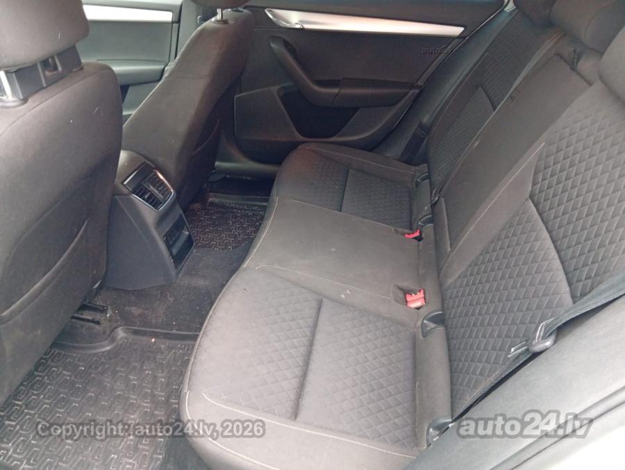White Skoda Octavia 2015 in Torva, with an engine capacity of 2.00 L and mileage of 390 thousand km for 7500 €, photo 11 on AUTOMOTO.COM.LV