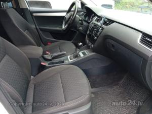 White Skoda Octavia 2015 in Torva, with an engine capacity of 2.00 L and mileage of 390 thousand km for 7500 €, photo 12 on AUTOMOTO.COM.LV