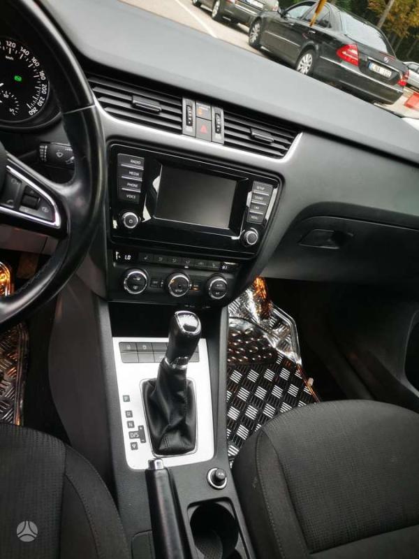 Balts Skoda Octavia 2015 Viļņa, ar dzinēja tilpumu 1.60 L un nobraukumu 244 tūkst. km par 6450 €, foto 10 vietnē AUTOMOTO.COM.LV