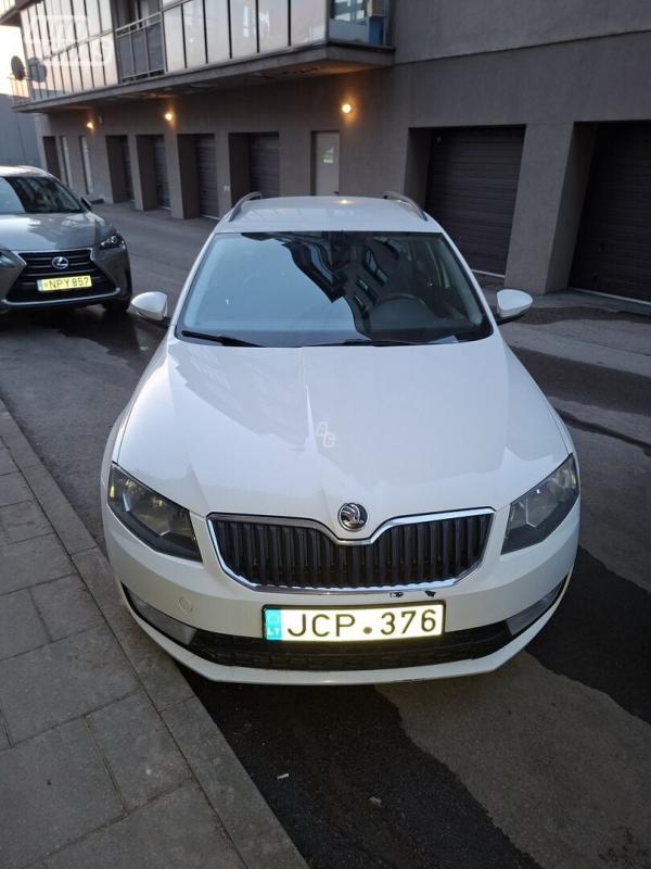 White Skoda Octavia 2016 in Vilnius, with an engine capacity of 1.60 L and mileage of 370 thousand km for 4000 €, photo 2 on AUTOMOTO.COM.LV