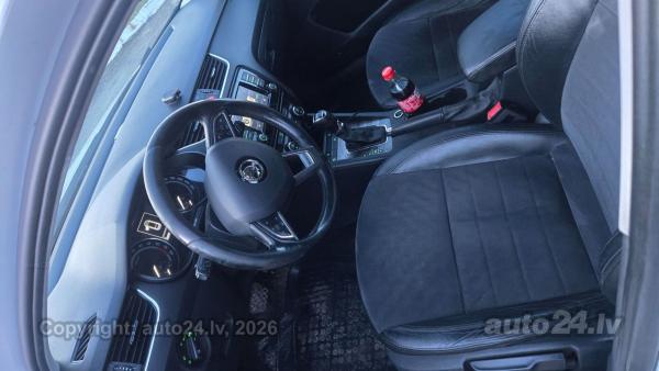 White Skoda Octavia 2016 in Jogeva, with an engine capacity of 2.00 L and mileage of 362 thousand km for 9500 €, photo 8 on AUTOMOTO.COM.LV