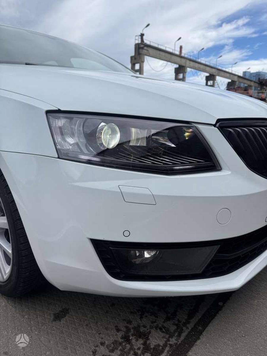 White Skoda Octavia 2016 in Klaipeda, with an engine capacity of 1.97 L and mileage of 285 thousand km for 9200 €, photo 8 on AUTOMOTO.COM.LV