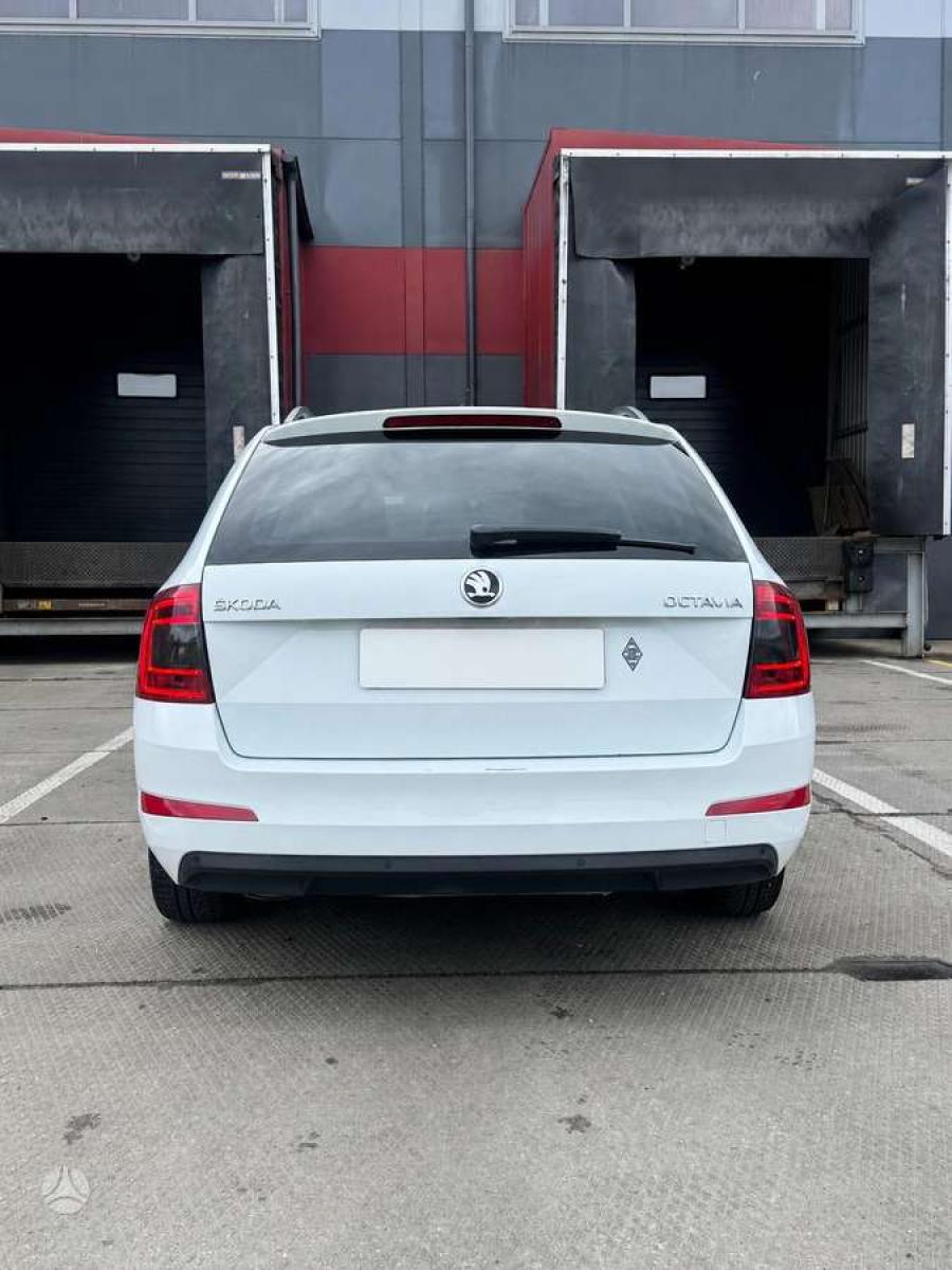 White Skoda Octavia 2016 in Klaipeda, with an engine capacity of 1.97 L and mileage of 285 thousand km for 9200 €, photo 12 on AUTOMOTO.COM.LV