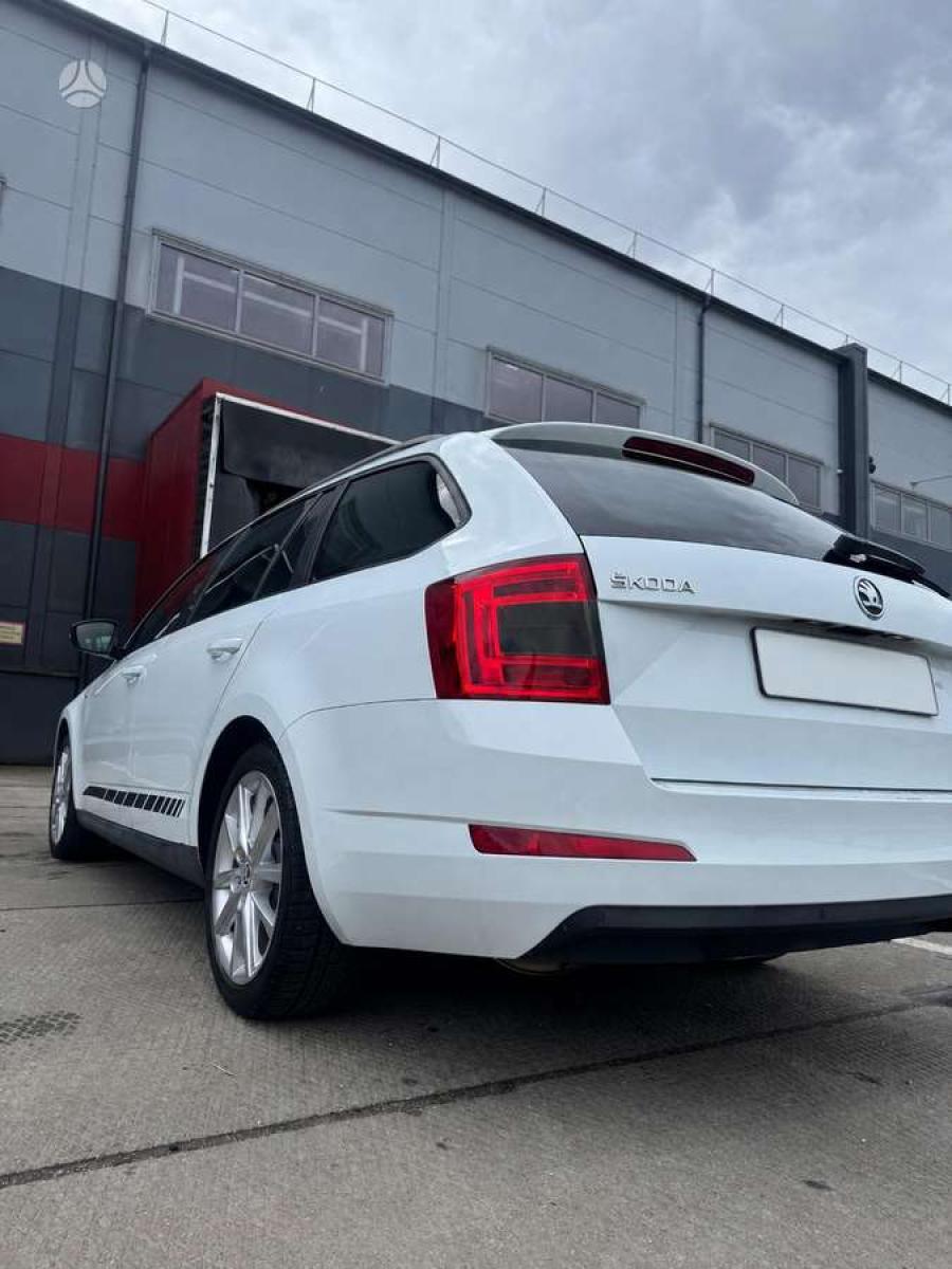 White Skoda Octavia 2016 in Klaipeda, with an engine capacity of 1.97 L and mileage of 285 thousand km for 9200 €, photo 14 on AUTOMOTO.COM.LV