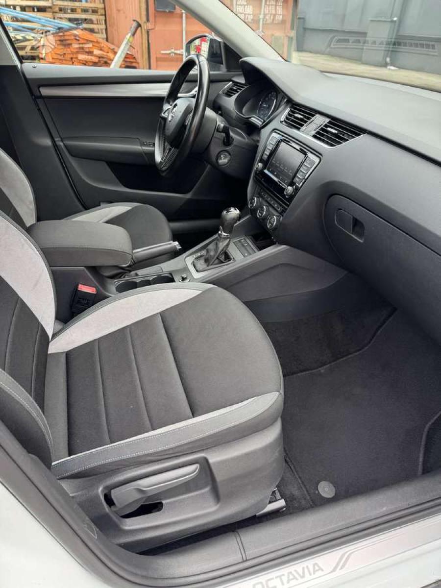 White Skoda Octavia 2016 in Klaipeda, with an engine capacity of 1.97 L and mileage of 285 thousand km for 9200 €, photo 22 on AUTOMOTO.COM.LV