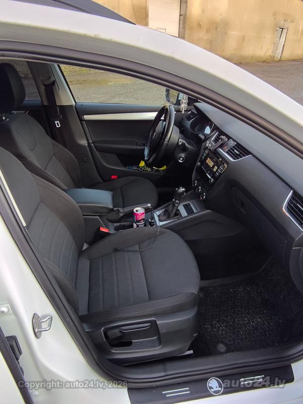 White Skoda Octavia 2016 in Tallinn, with an engine capacity of 1.40 L and mileage of 178 thousand km for 8300 €, photo 9 on AUTOMOTO.COM.LV