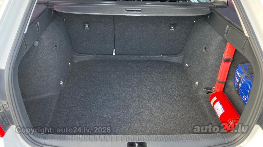 Balts Skoda Octavia 2016 Tallina, ar dzinēja tilpumu 1.00 L un nobraukumu 122 tūkst. km par 8800 €, foto 12 vietnē AUTOMOTO.COM.LV