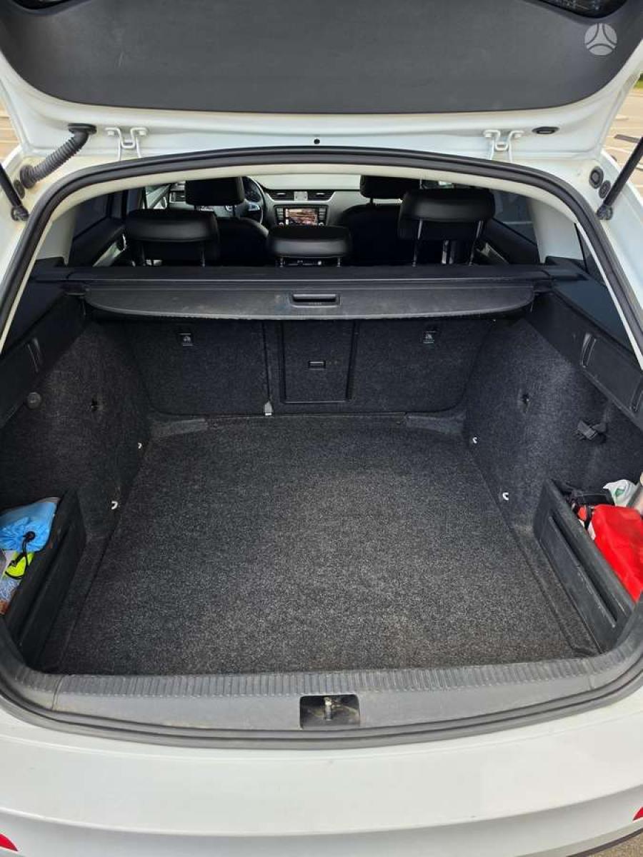 White Skoda Octavia 2016 in Kaunas, with an engine capacity of 1.60 L and mileage of 293 thousand km for 7300 €, photo 11 on AUTOMOTO.COM.LV