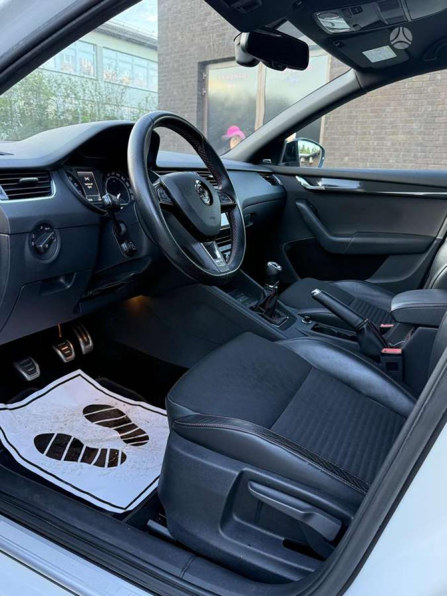 White Skoda Octavia 2016 in Kaisiadorys, with an engine capacity of 1.97 L and mileage of 303 thousand km for 6999 €, photo 18 on AUTOMOTO.COM.LV