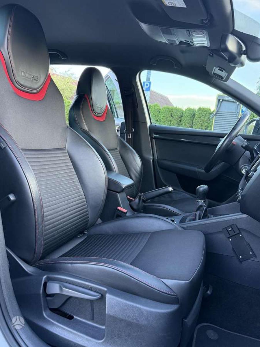 White Skoda Octavia 2016 in Kaisiadorys, with an engine capacity of 1.97 L and mileage of 303 thousand km for 6999 €, photo 19 on AUTOMOTO.COM.LV