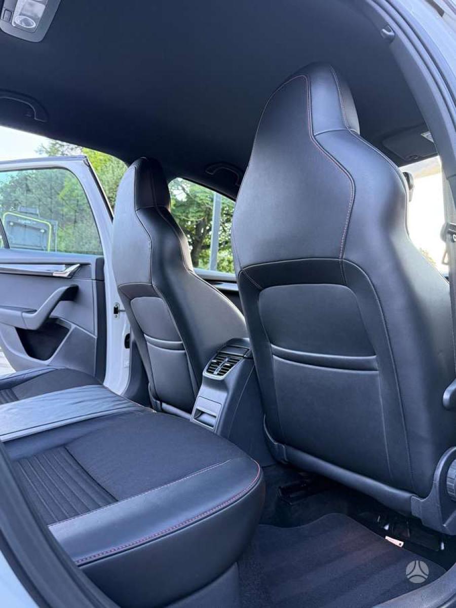 White Skoda Octavia 2016 in Kaisiadorys, with an engine capacity of 1.97 L and mileage of 303 thousand km for 6999 €, photo 21 on AUTOMOTO.COM.LV