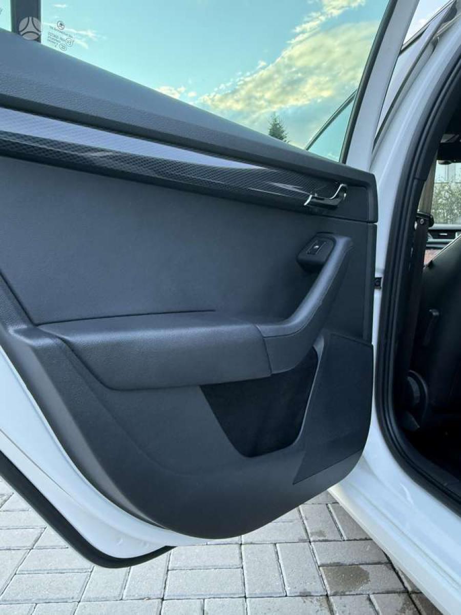 White Skoda Octavia 2016 in Kaisiadorys, with an engine capacity of 1.97 L and mileage of 303 thousand km for 6999 €, photo 25 on AUTOMOTO.COM.LV
