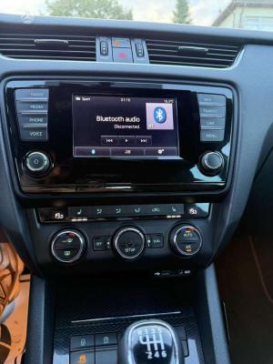 White Skoda Octavia 2016 in Kaisiadorys, with an engine capacity of 1.97 L and mileage of 303 thousand km for 6999 €, photo 35 on AUTOMOTO.COM.LV