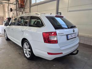 White Skoda Octavia 2016 in Raseiniai, with an engine capacity of 1.97 L and mileage of 258 thousand km for 7300 €, photo 6 on AUTOMOTO.COM.LV
