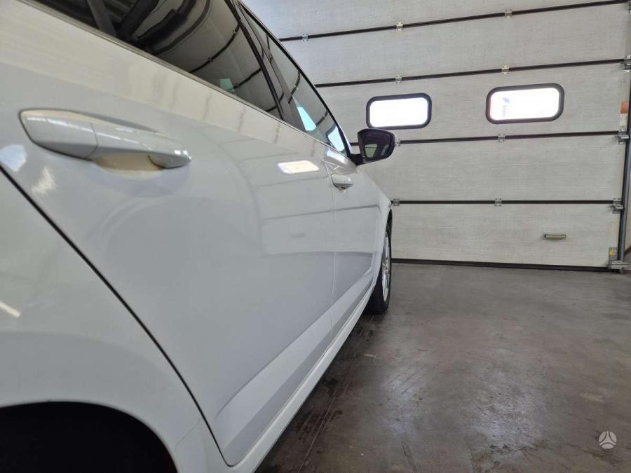 White Skoda Octavia 2016 in Raseiniai, with an engine capacity of 1.97 L and mileage of 258 thousand km for 7300 €, photo 11 on AUTOMOTO.COM.LV