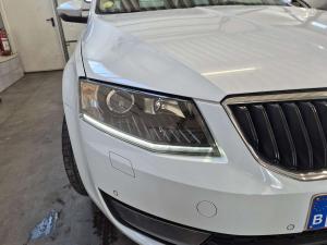 White Skoda Octavia 2016 in Raseiniai, with an engine capacity of 1.97 L and mileage of 258 thousand km for 7300 €, photo 14 on AUTOMOTO.COM.LV