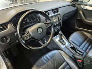 White Skoda Octavia 2016 in Raseiniai, with an engine capacity of 1.97 L and mileage of 258 thousand km for 7300 €, photo 19 on AUTOMOTO.COM.LV