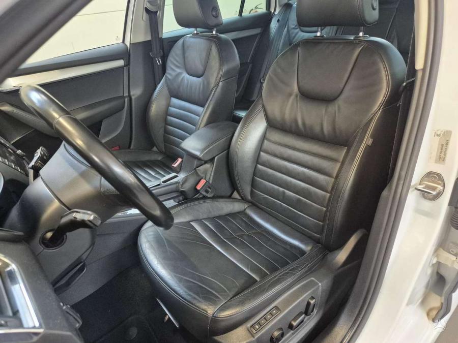 White Skoda Octavia 2016 in Raseiniai, with an engine capacity of 1.97 L and mileage of 258 thousand km for 7300 €, photo 21 on AUTOMOTO.COM.LV