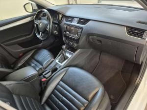 White Skoda Octavia 2016 in Raseiniai, with an engine capacity of 1.97 L and mileage of 258 thousand km for 7300 €, photo 24 on AUTOMOTO.COM.LV