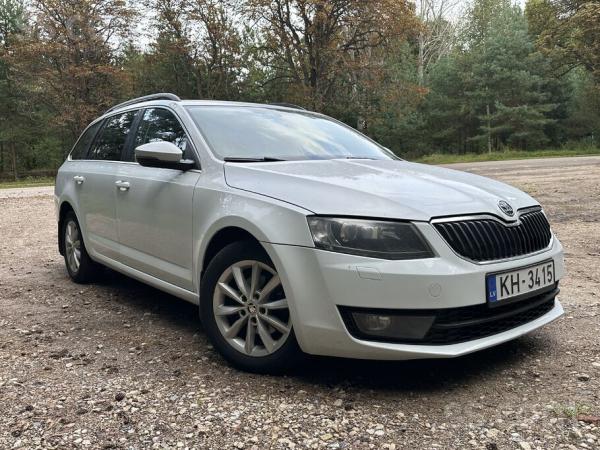 White Skoda Octavia 2016 in Liepaja, with an engine capacity of 2.00 L and mileage of 345 thousand km for 6300 €, photo 3 on AUTOMOTO.COM.LV