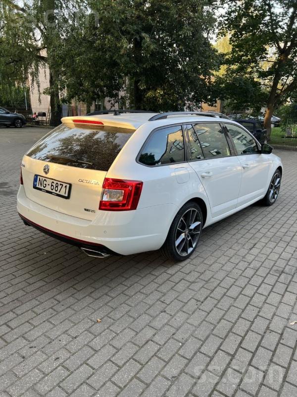 White Skoda Octavia 2016 in Riga, with an engine capacity of 2.00 L and mileage of 270 thousand km for 10500 €, photo 4 on AUTOMOTO.COM.LV
