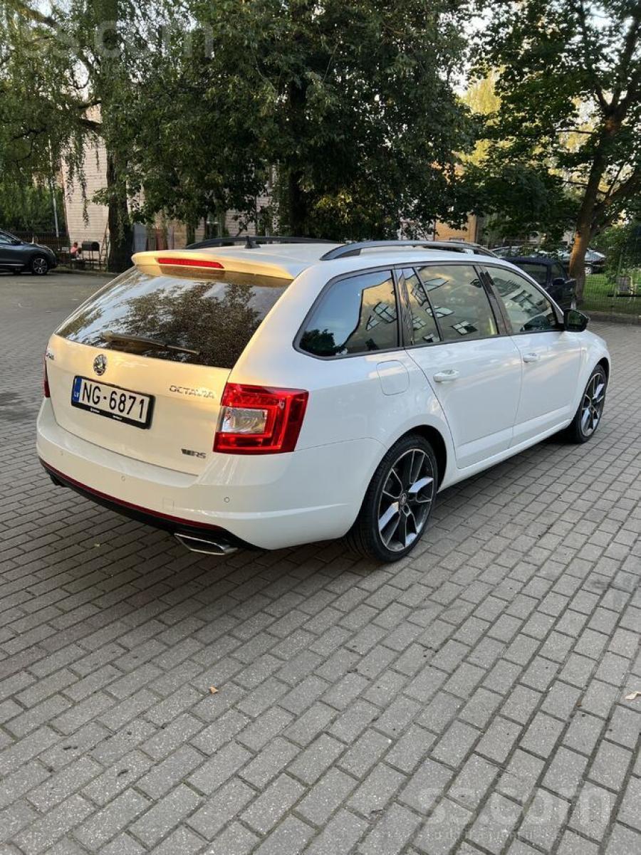 White Skoda Octavia 2016 in Riga, with an engine capacity of 2.00 L and mileage of 270 thousand km for 10500 €, photo 4 on AUTOMOTO.COM.LV