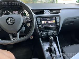 White Skoda Octavia 2016 in Riga, with an engine capacity of 2.00 L and mileage of 270 thousand km for 10500 €, photo 9 on AUTOMOTO.COM.LV