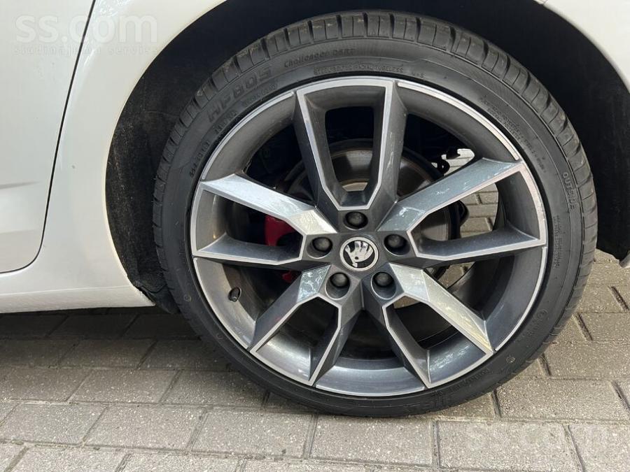 White Skoda Octavia 2016 in Riga, with an engine capacity of 2.00 L and mileage of 270 thousand km for 10500 €, photo 10 on AUTOMOTO.COM.LV