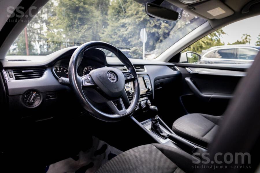 White Skoda Octavia 2016 in Riga, with an engine capacity of 1.60 L and mileage of 355 thousand km for 3990 €, photo 10 on AUTOMOTO.COM.LV