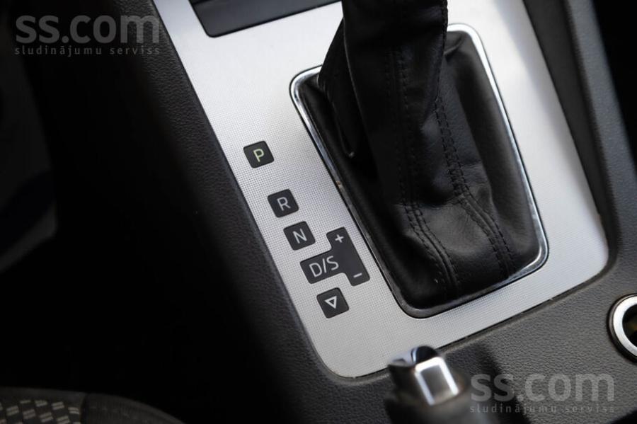 White Skoda Octavia 2016 in Riga, with an engine capacity of 1.60 L and mileage of 355 thousand km for 3990 €, photo 17 on AUTOMOTO.COM.LV