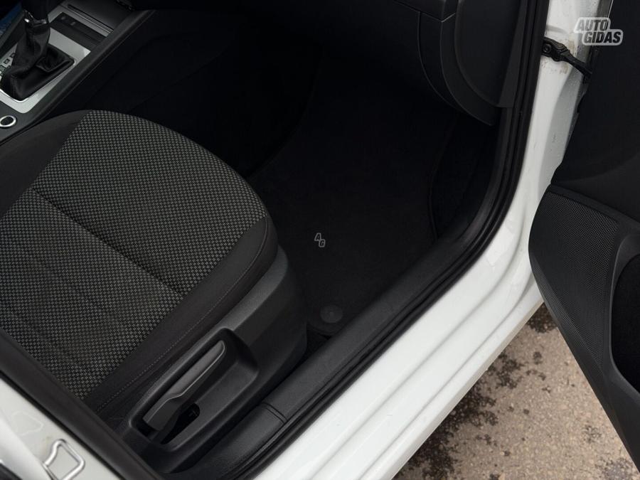 White Skoda Octavia 2016 in Rokiskis, with an engine capacity of 1.60 L and mileage of 360 thousand km for 5350 €, photo 26 on AUTOMOTO.COM.LV