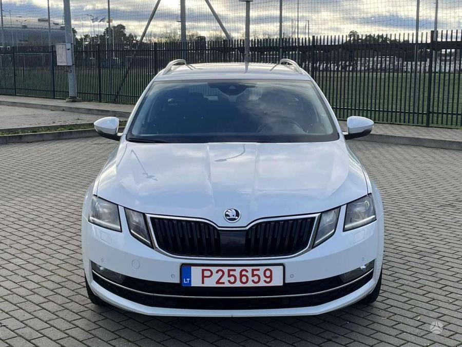 White Skoda Octavia 2017 in Jonava, with an engine capacity of 1.60 L and mileage of 298 thousand km for 6900 €, photo 1 on AUTOMOTO.COM.LV