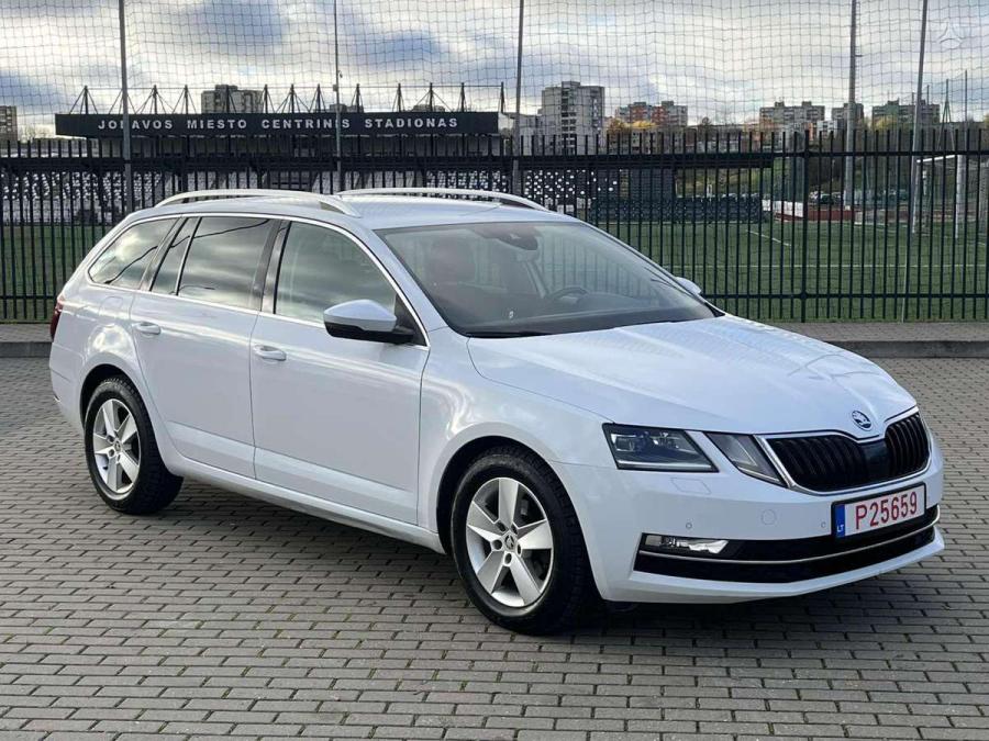 White Skoda Octavia 2017 in Jonava, with an engine capacity of 1.60 L and mileage of 298 thousand km for 6900 €, photo 2 on AUTOMOTO.COM.LV