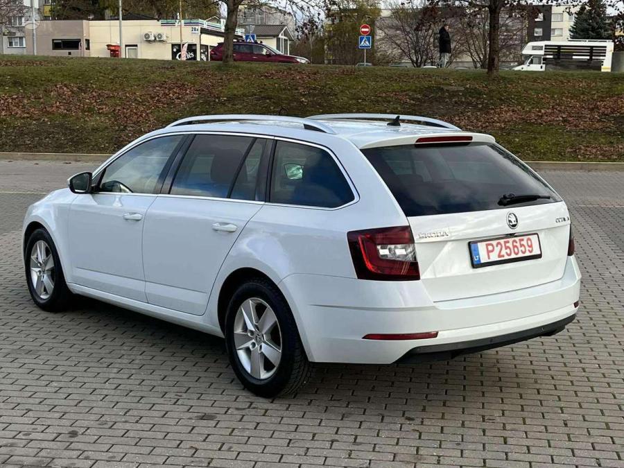 White Skoda Octavia 2017 in Jonava, with an engine capacity of 1.60 L and mileage of 298 thousand km for 6900 €, photo 4 on AUTOMOTO.COM.LV