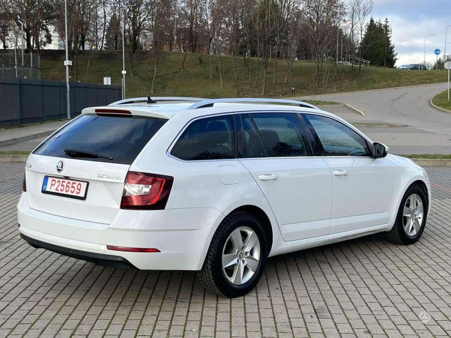 White Skoda Octavia 2017 in Jonava, with an engine capacity of 1.60 L and mileage of 298 thousand km for 6900 €, photo 6 on AUTOMOTO.COM.LV