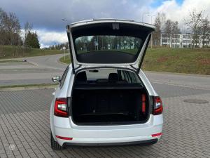 White Skoda Octavia 2017 in Jonava, with an engine capacity of 1.60 L and mileage of 298 thousand km for 6900 €, photo 11 on AUTOMOTO.COM.LV