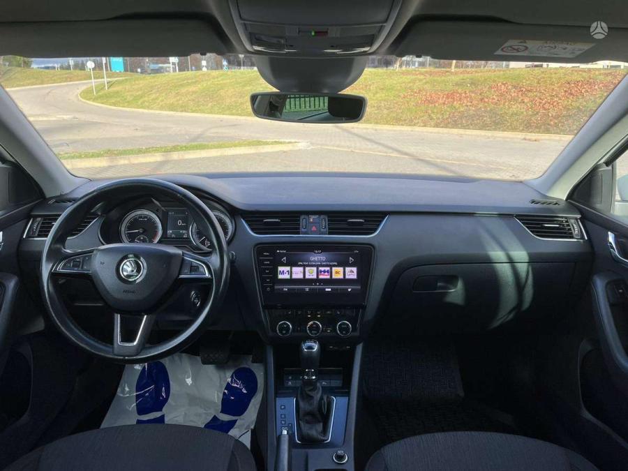 White Skoda Octavia 2017 in Jonava, with an engine capacity of 1.60 L and mileage of 298 thousand km for 6900 €, photo 13 on AUTOMOTO.COM.LV