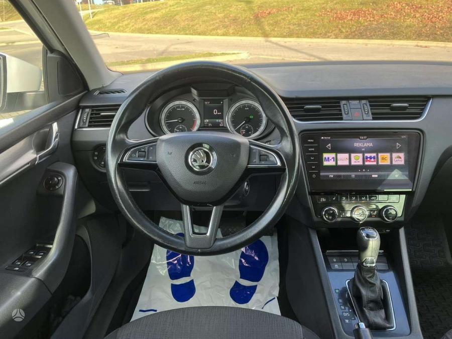 White Skoda Octavia 2017 in Jonava, with an engine capacity of 1.60 L and mileage of 298 thousand km for 6900 €, photo 17 on AUTOMOTO.COM.LV