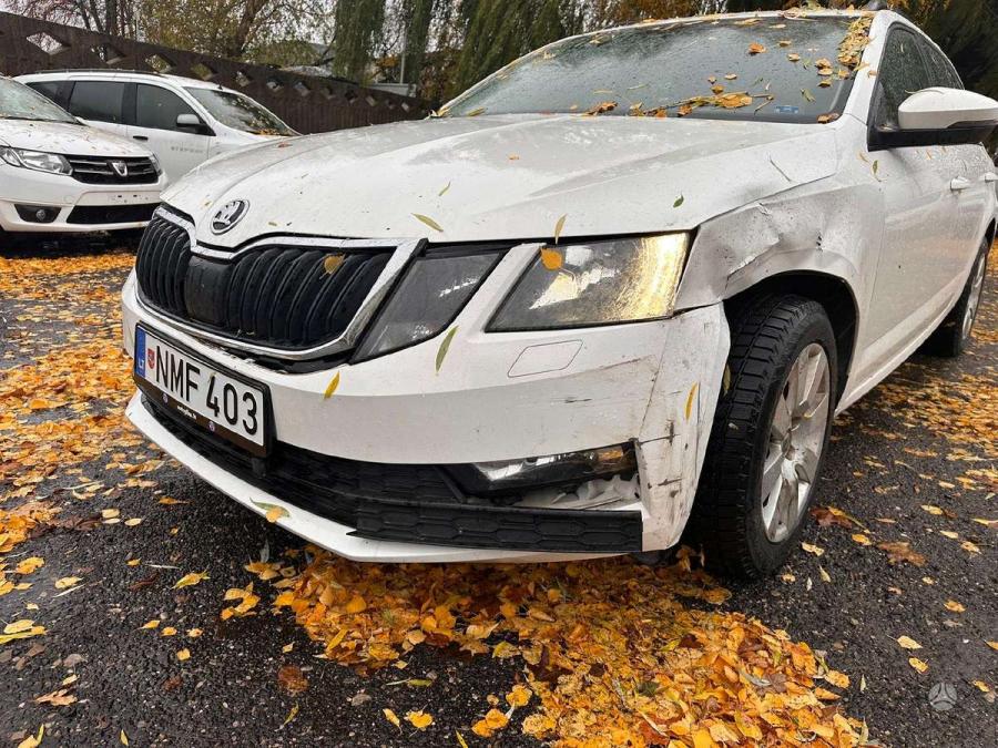 White Skoda Octavia 2017 in Marijampole, with an engine capacity of 1.60 L and mileage of 290 thousand km for 4200 €, photo 1 on AUTOMOTO.COM.LV