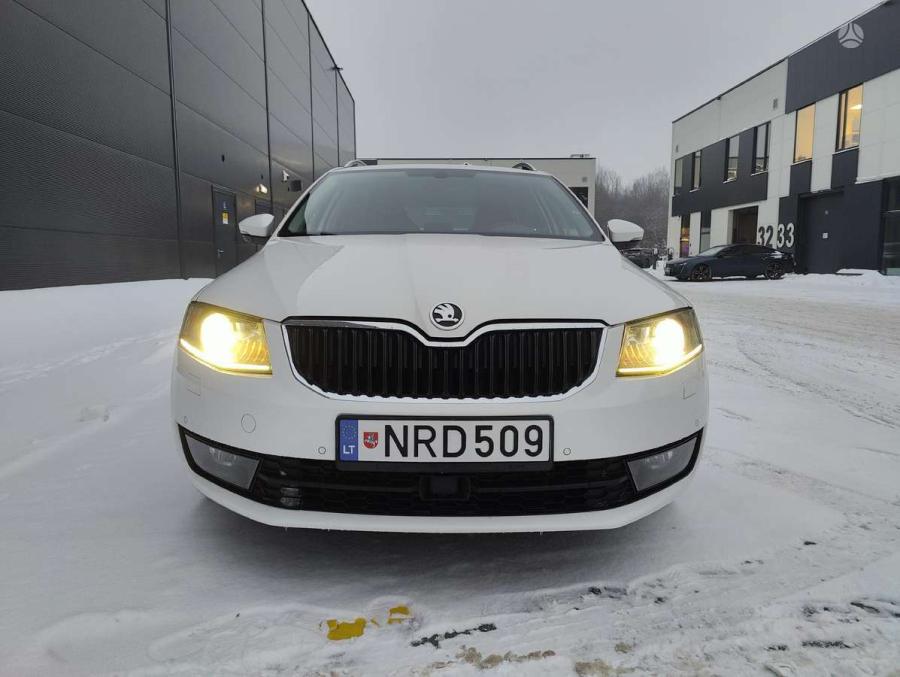 White Skoda Octavia 2017 in Vilnius, with an engine capacity of 1.40 L and mileage of 278 thousand km for 6950 €, photo 6 on AUTOMOTO.COM.LV