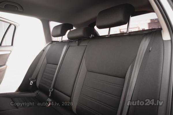 White Skoda Octavia 2017 in Tartu, with an engine capacity of 1.40 L and mileage of 160 thousand km for 7999 €, photo 11 on AUTOMOTO.COM.LV
