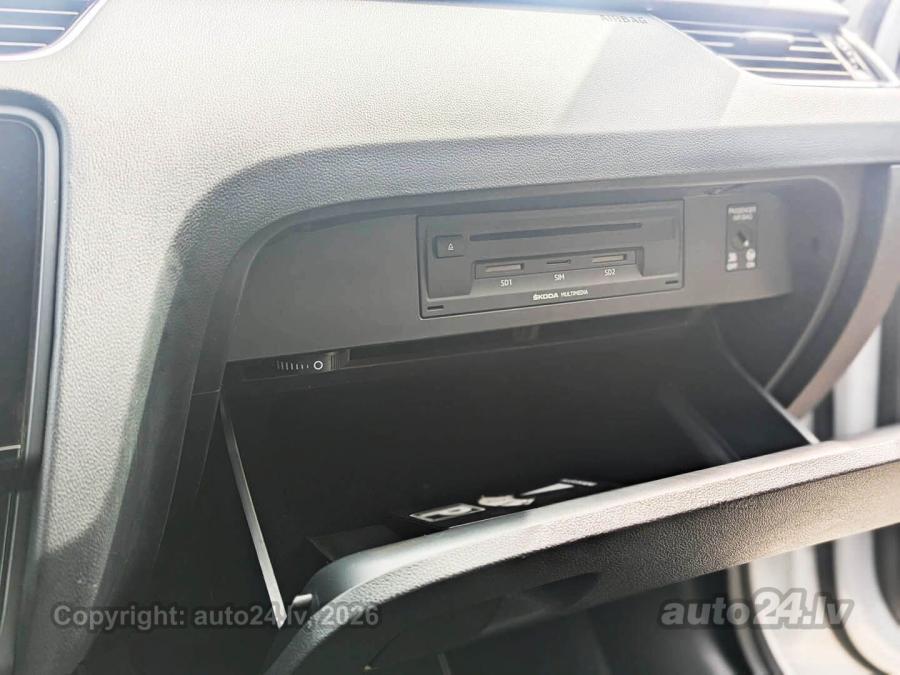 White Skoda Octavia 2017 in Tallinn, with an engine capacity of 2.00 L and mileage of 258 thousand km for 10200 €, photo 12 on AUTOMOTO.COM.LV