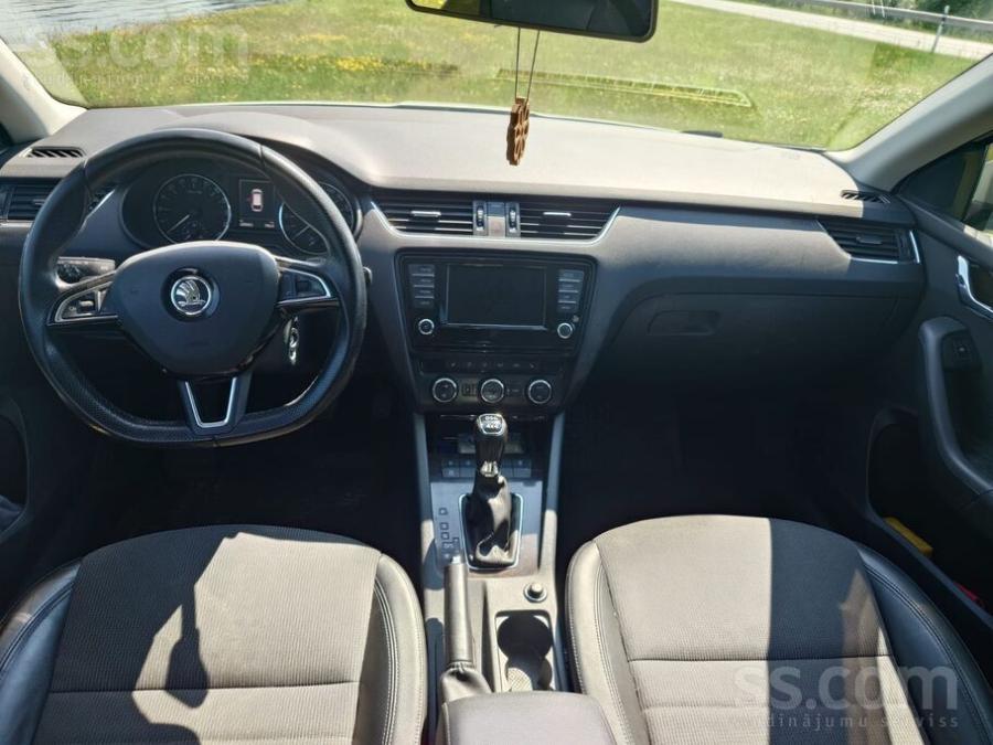 White Skoda Octavia 2017 in Ogre, with an engine capacity of 2.00 L and mileage of 298 thousand km for 7700 €, photo 9 on AUTOMOTO.COM.LV