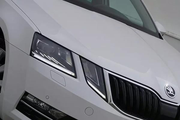 White Skoda Octavia 2017 in Riga, with an engine capacity of 2.00 L and mileage of 218 thousand km for 7500 €, photo 1 on AUTOMOTO.COM.LV