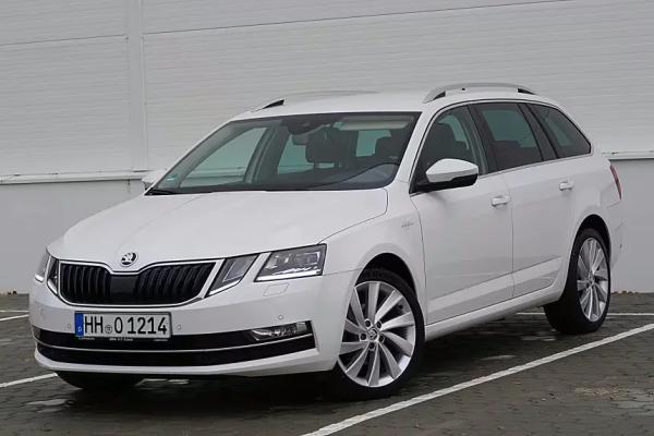 White Skoda Octavia 2017 in Riga, with an engine capacity of 2.00 L and mileage of 218 thousand km for 7500 €, photo 3 on AUTOMOTO.COM.LV